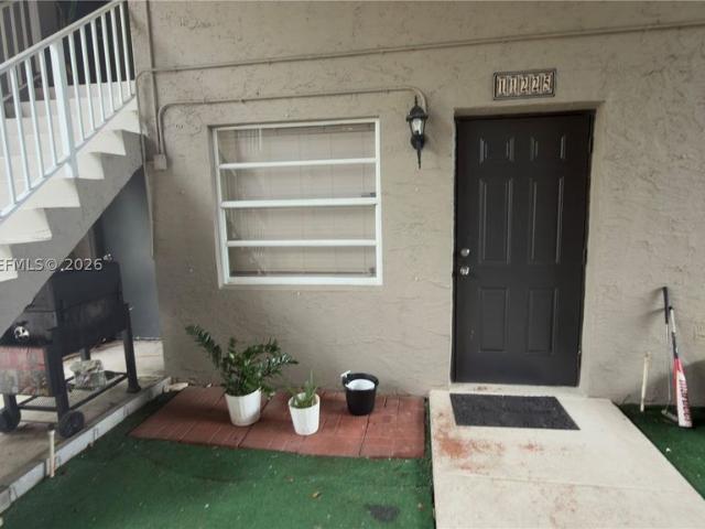 Luxury apartment complex for rent in Coral Springs, Florida