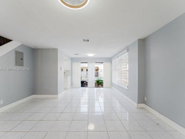 Luxury apartment complex for rent in Coral Springs, Florida