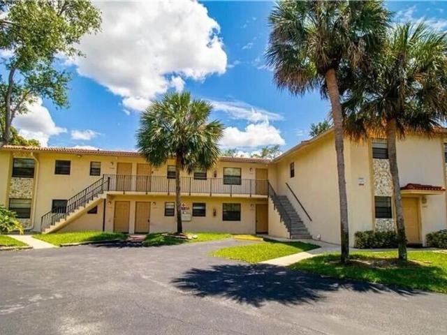 Luxury apartment complex for rent in Coral Springs, Florida