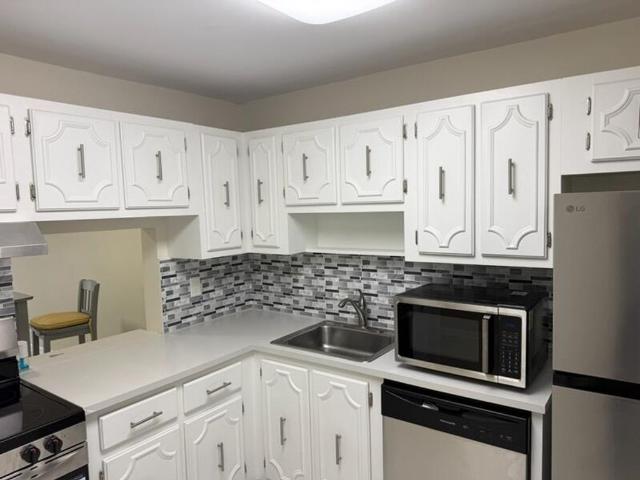 Luxury apartment complex for rent in Coral Springs, Florida