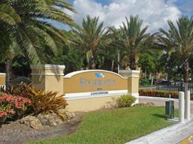 Luxury apartment complex for rent in Coral Springs, Florida