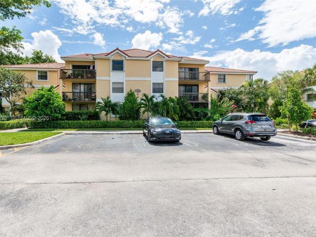 Luxury apartment complex for rent in Coral Springs, Florida