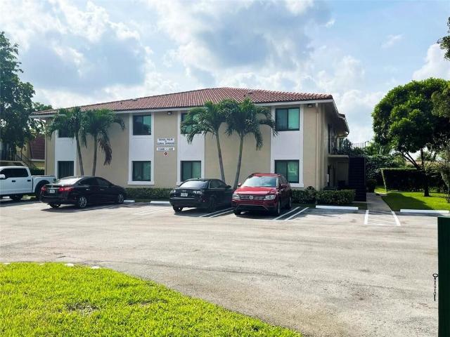 Luxury apartment complex for rent in Coral Springs, Florida