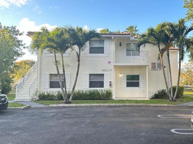 Luxury apartment complex for rent in Coral Springs, Florida