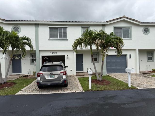 Luxury apartment complex for rent in Coral Springs, Florida