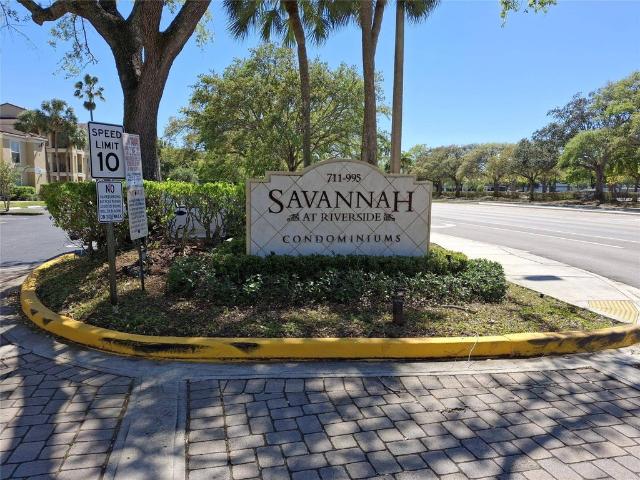 Luxury apartment complex for rent in Coral Springs, Florida