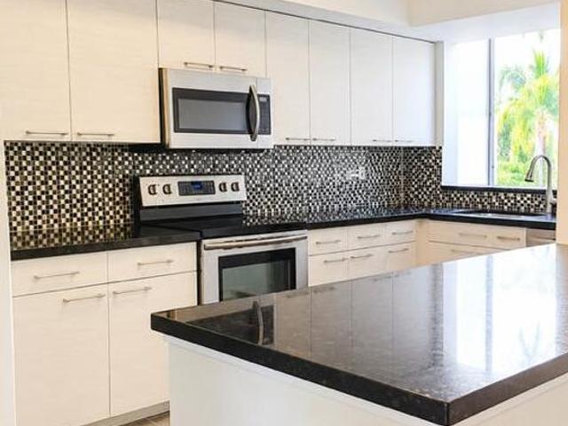 Luxury apartment complex for rent in Coral Springs, Florida