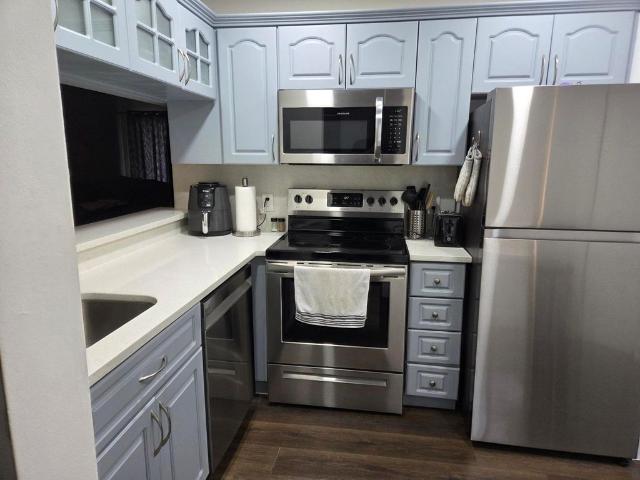 Luxury apartment complex for rent in Coral Springs, Florida