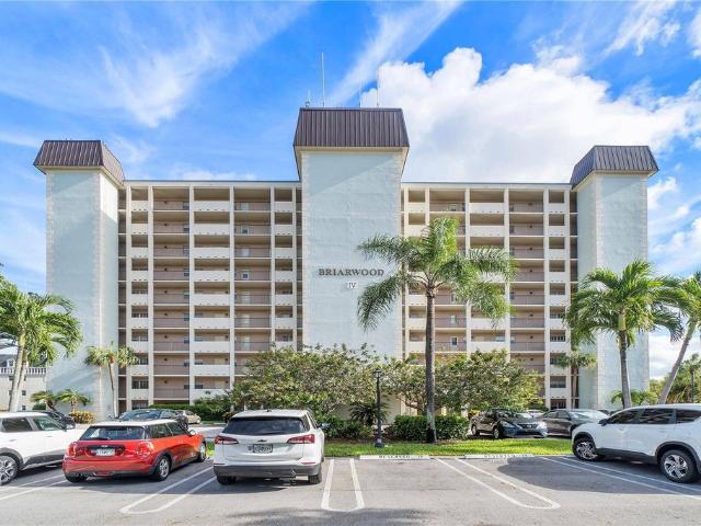 Luxury apartment complex for rent in Coral Springs, Florida