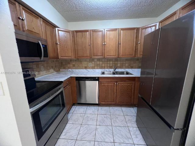 Luxury apartment complex for rent in Coral Springs, Florida