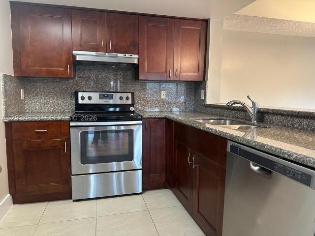 Luxury apartment complex for rent in Coral Springs, Florida