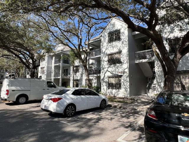 Luxury apartment complex for rent in Coral Springs, Florida