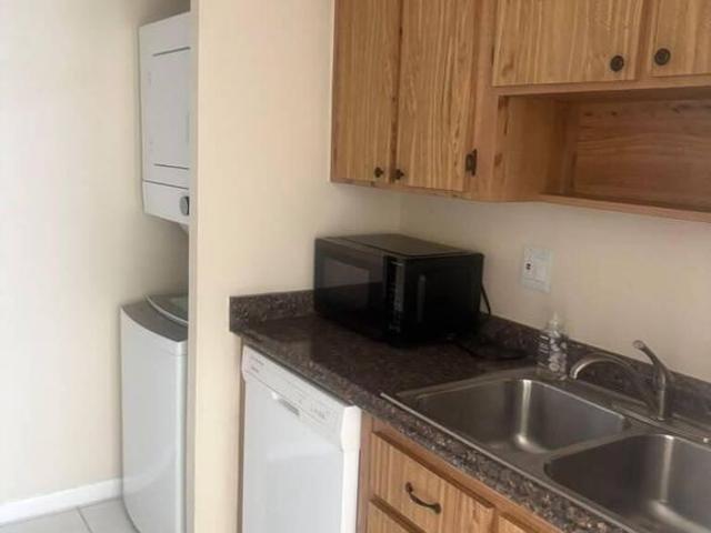 Luxury apartment complex for rent in Coral Springs, Florida