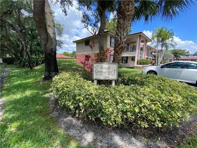 Luxury apartment complex for rent in Coral Springs, Florida