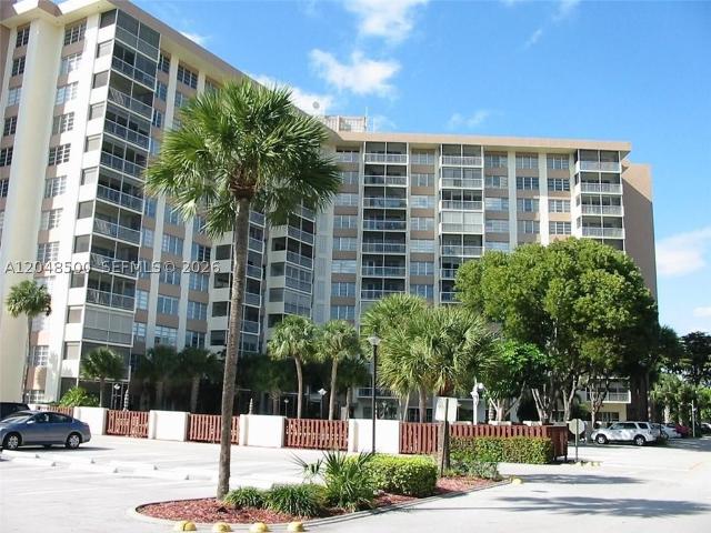 Luxury apartment complex for rent in Coral Springs, Florida