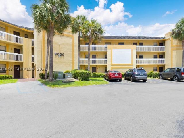 Luxury apartment complex for rent in Coral Springs, Florida