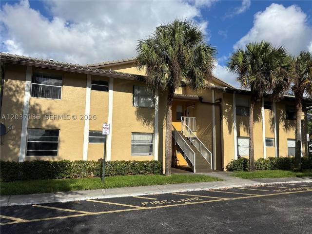Luxury apartment complex for rent in Coral Springs, Florida