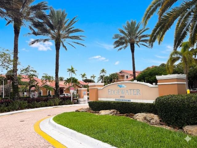 Luxury apartment complex for rent in Coral Springs, Florida