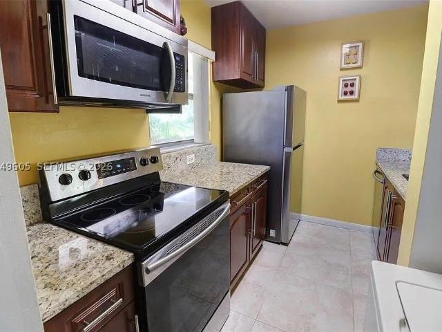 Luxury apartment complex for rent in Coral Springs, Florida