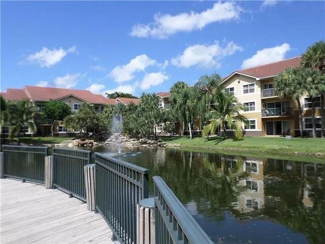 Luxury apartment complex for rent in Coral Springs, Florida