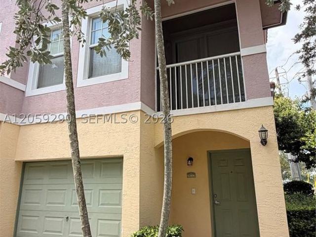 Luxury apartment complex for rent in Coral Springs, Florida