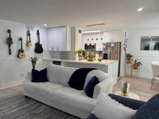 Luxury apartment complex for rent in Coral Springs, Florida