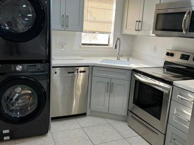 Luxury apartment complex for rent in Coral Springs, Florida