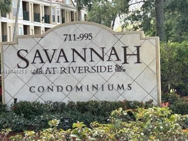 Luxury apartment complex for rent in Coral Springs, Florida