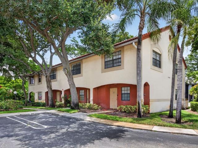Luxury apartment complex for rent in Coral Springs, Florida