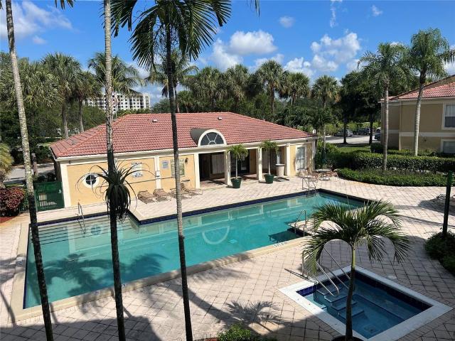 Luxury apartment complex for rent in Coral Springs, Florida