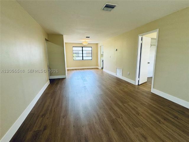 Luxury apartment complex for rent in Cutler Bay, United States