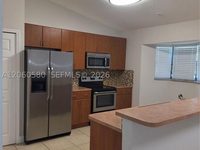 Luxury apartment complex for rent in Cutler Bay, United States
