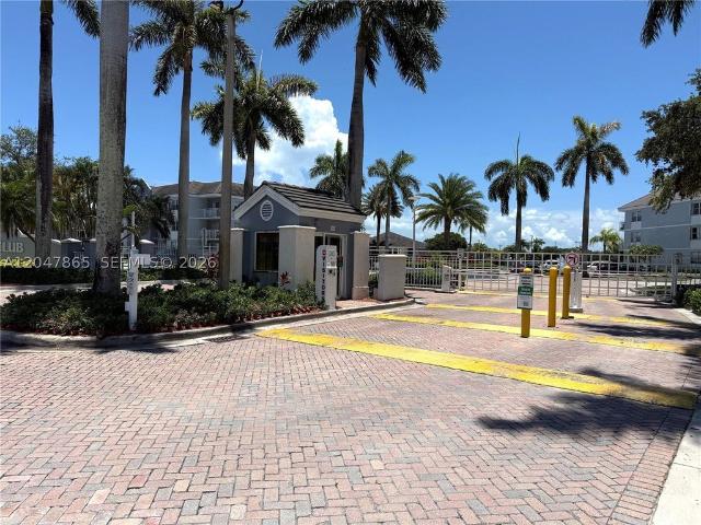 Luxury apartment complex for rent in Cutler Bay, United States