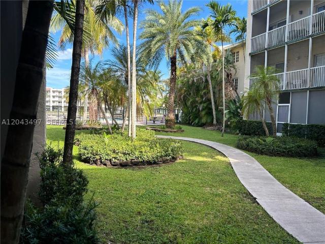 Luxury apartment complex for rent in Cutler Bay, United States