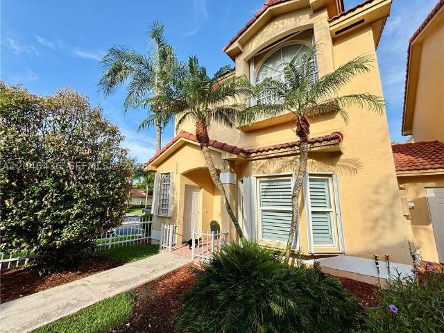 Luxury apartment complex for rent in Cutler Bay, United States