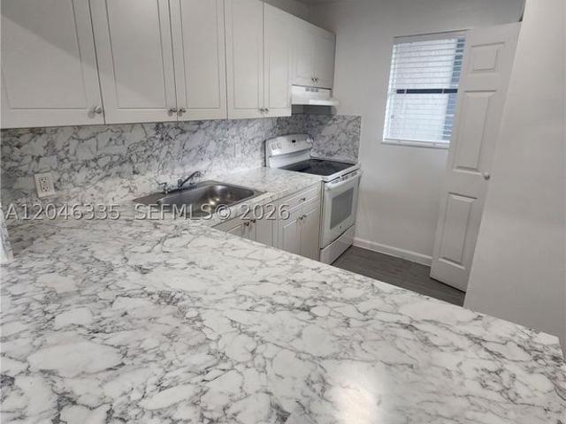 Luxury apartment complex for rent in Cutler Bay, United States