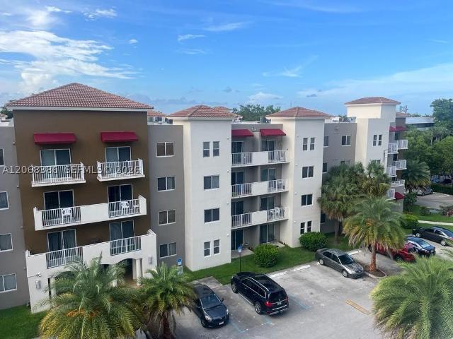 Luxury apartment complex for rent in Cutler Bay, United States