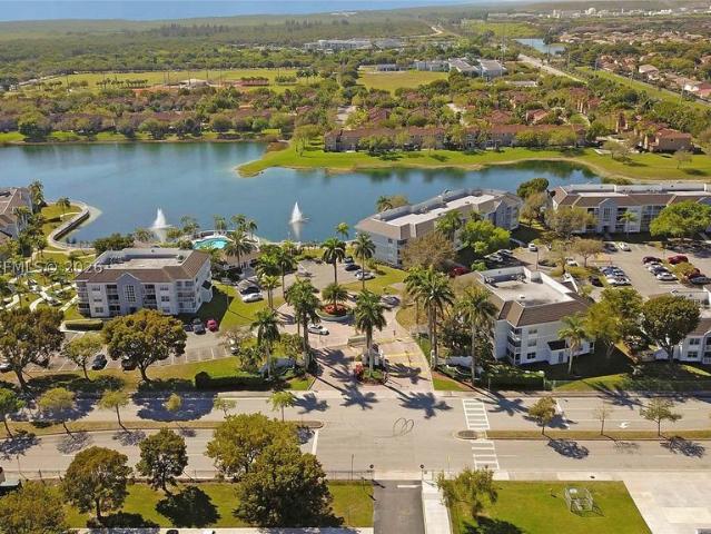 Luxury apartment complex for rent in Cutler Bay, United States