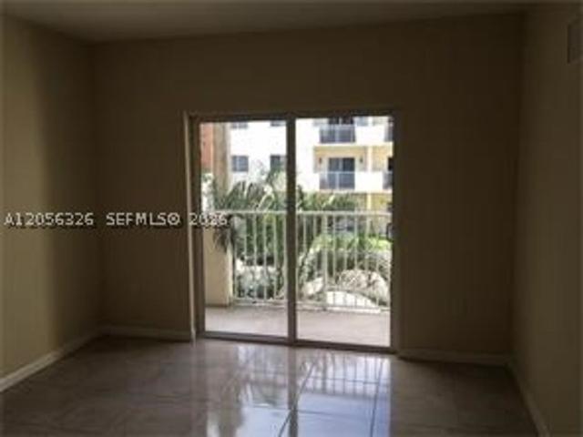 Luxury apartment complex for rent in Cutler Bay, United States