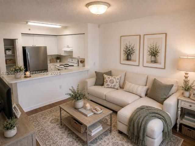 Luxury apartment complex for rent in Cutler Bay, United States