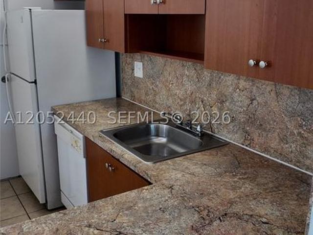 Luxury apartment complex for rent in Cutler Bay, United States