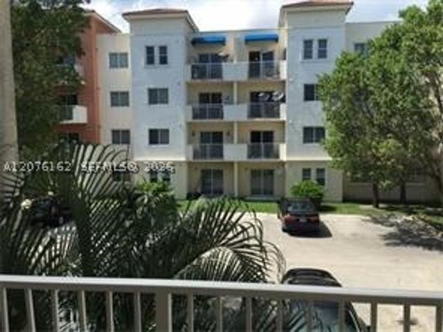 Luxury apartment complex for rent in Cutler Bay, United States