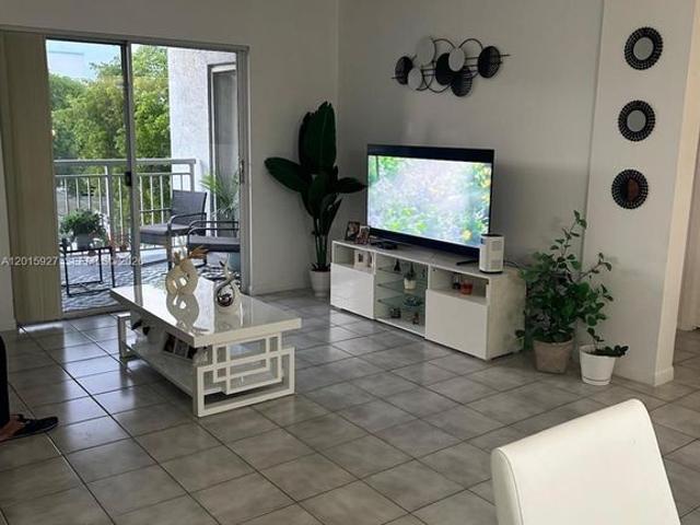 Luxury apartment complex for rent in Cutler Bay, Florida
