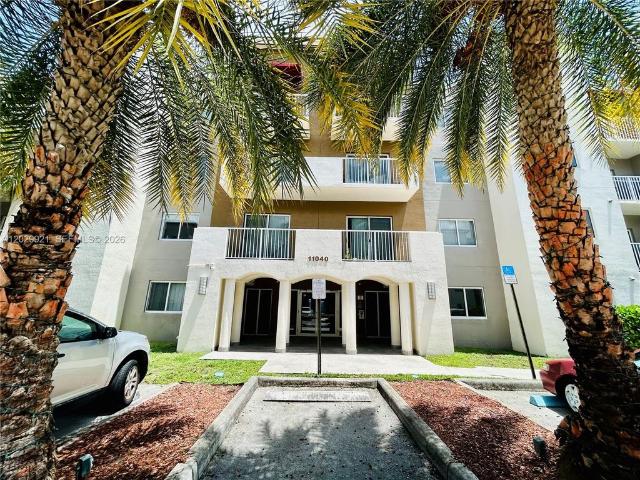 Luxury apartment complex for rent in Cutler Bay, Florida