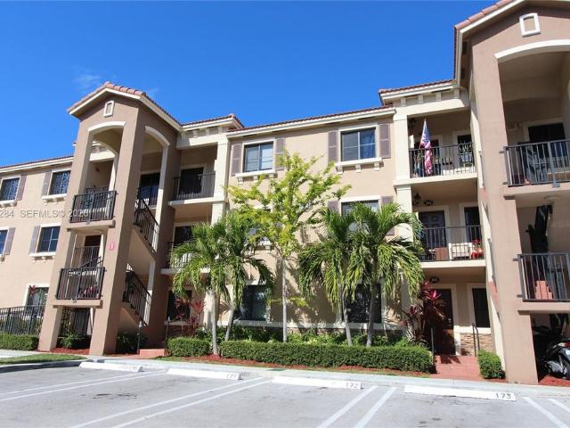 Luxury apartment complex for rent in Cutler Bay, Florida