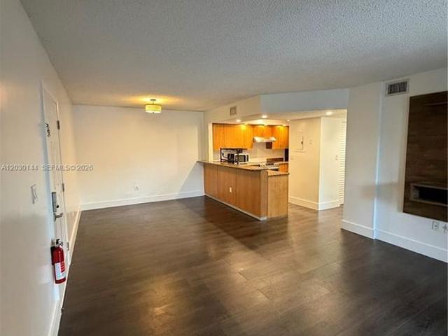 Luxury apartment complex for rent in Cutler Bay, Florida