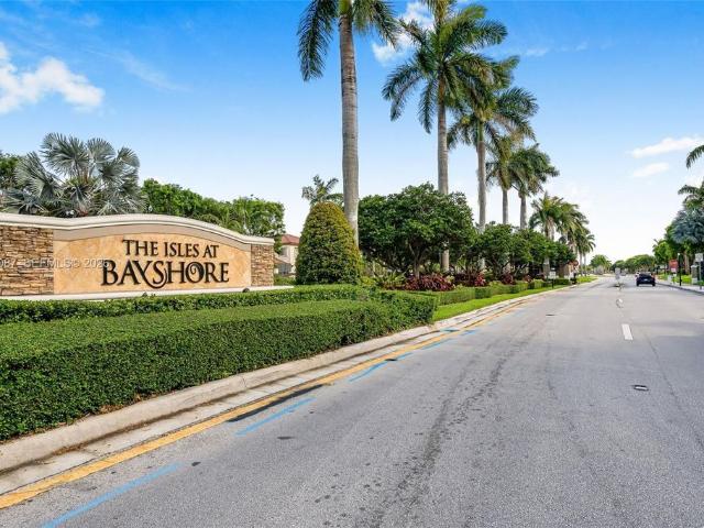Luxury apartment complex for rent in Cutler Bay, Florida