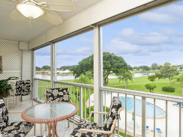Luxury apartment complex for rent in Atlantis, Florida