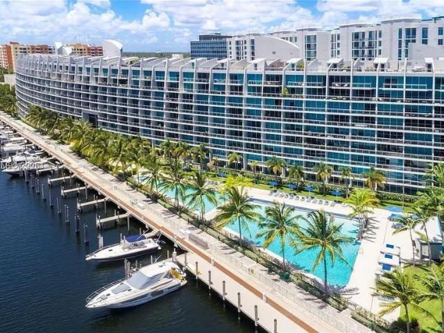 Luxury apartment complex for rent in Aventura, Florida