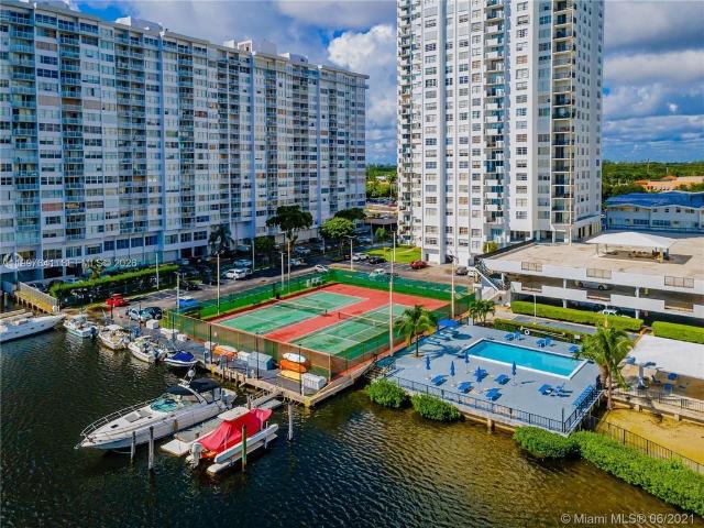 Luxury apartment complex for rent in Aventura, Florida